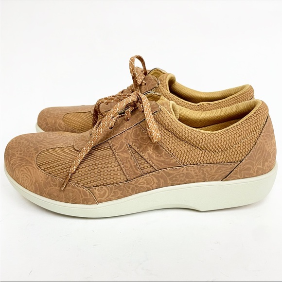 Alegria | Shoes | Traq By Alegria Lace Rhythmiq Sneaker Metta Sand ...